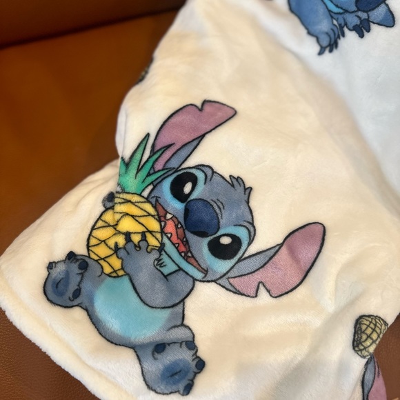Disney | Bedding | Disney Stitch Throw Blanket Fuzzy Pineapple 5 X 70 ...